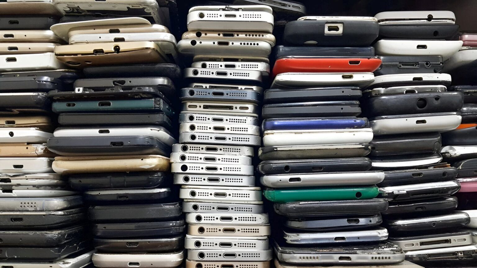 How are Smartphones Made? Manufacturing Process Explained - Prizm Institute