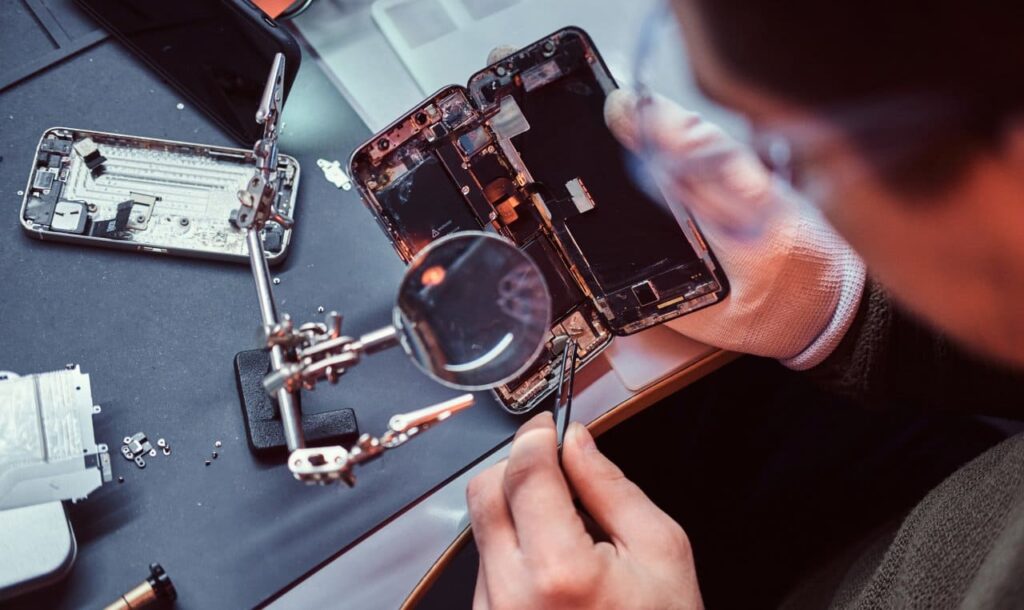 What Happens Inside a Phone After Water Damage (Explained Simply ...